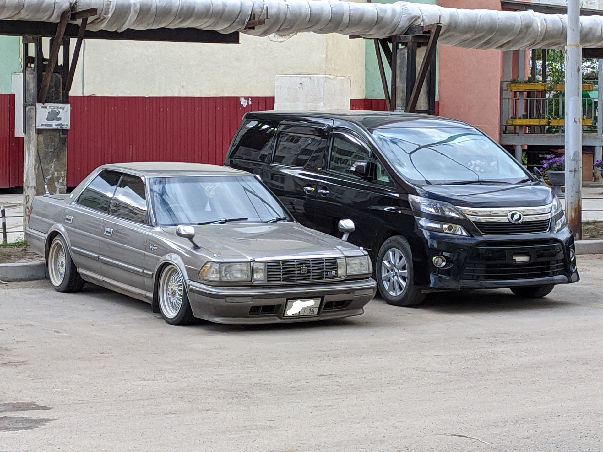 Как говорят "пополнение в стойле" или подмога подоспела) — Toyota Crown (S130), 2,5 л, 1991 года ...