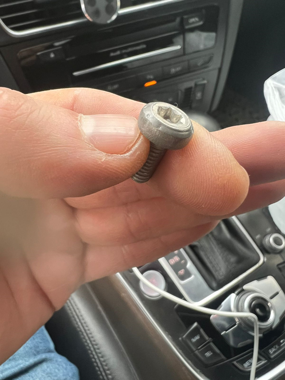 Audi Q5 8R. ГРМ 2.0 TFSI (СNCD), последняя ревизия, + разные болтики ...