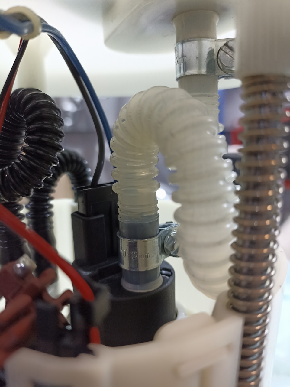 Насос BOSCH 0580453453+фильтор тонкой очистки — Citroen C4 L, 1,6 л ...