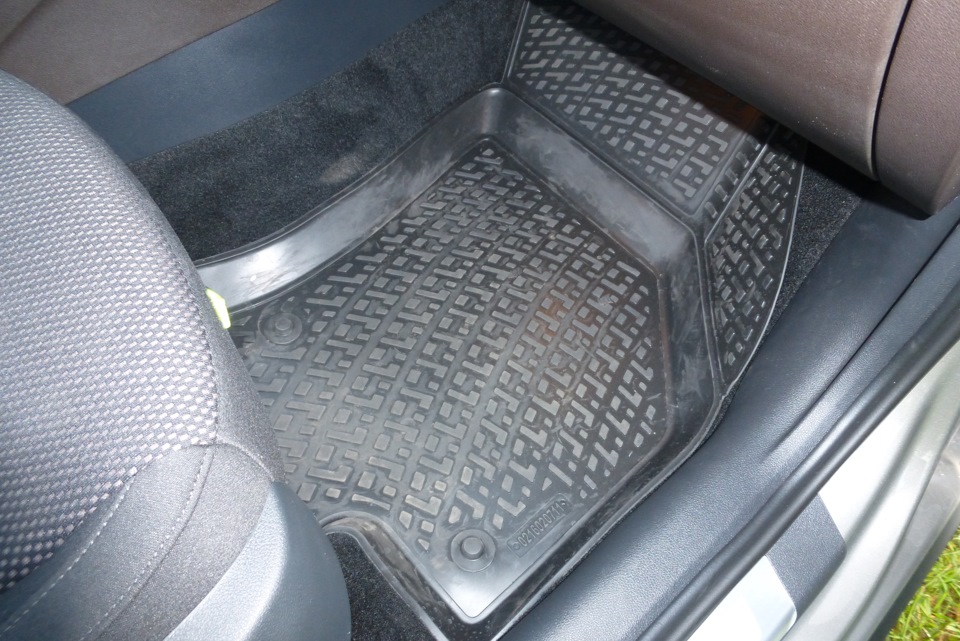 Коврики и накладки порогов — Skoda Octavia Scout A7 Mk3, 1,8 л, 2015 ...