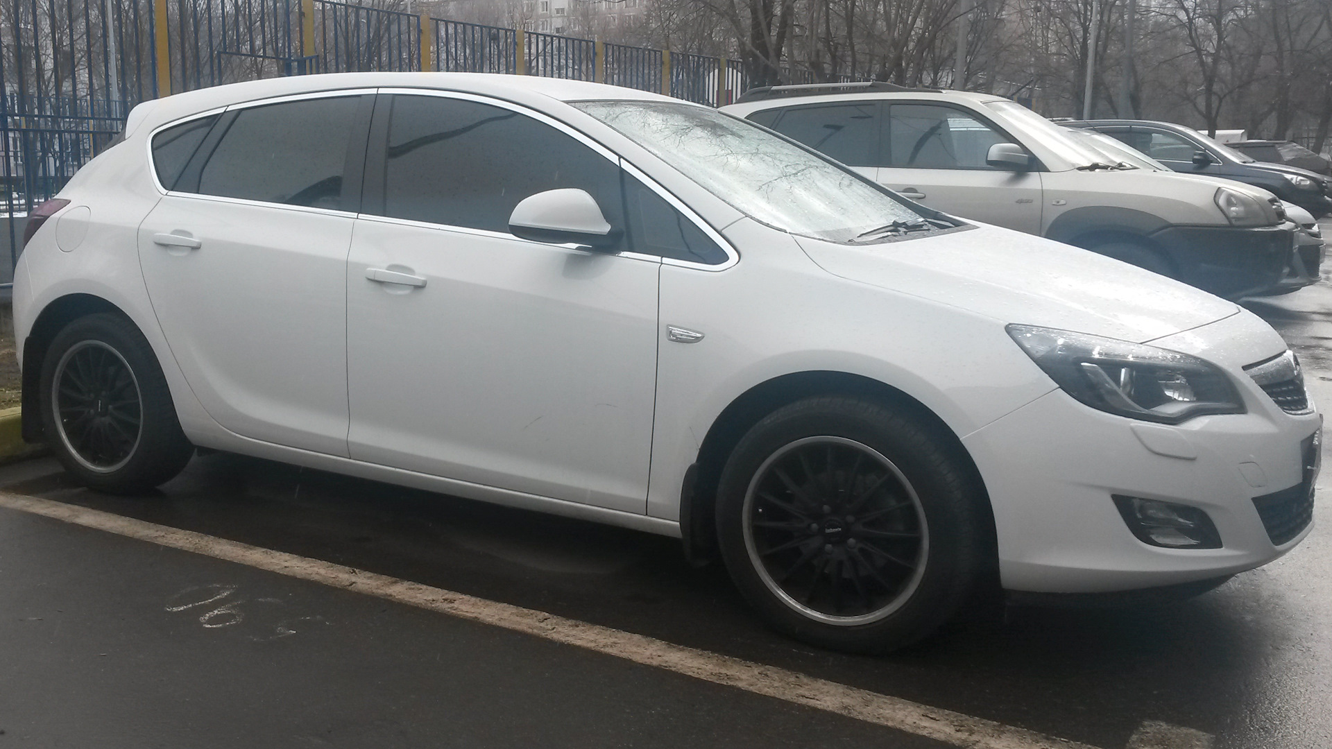 Opel Astra J 1.6 бензиновый 2011 | Black&White на DRIVE2