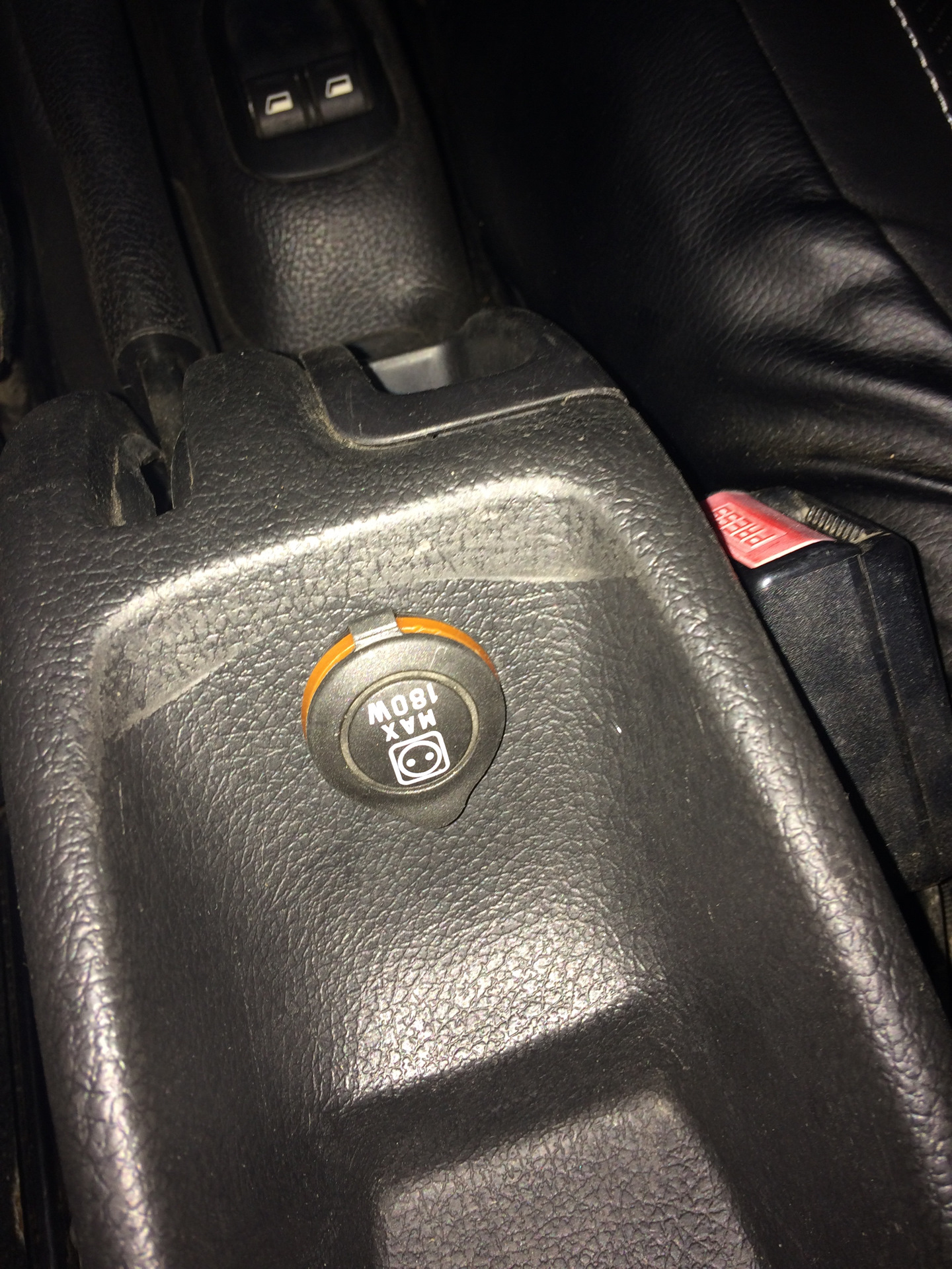 Дополнительный прикуриватель (розетка) — Peugeot 206, 1,4 л, 2006 года ...