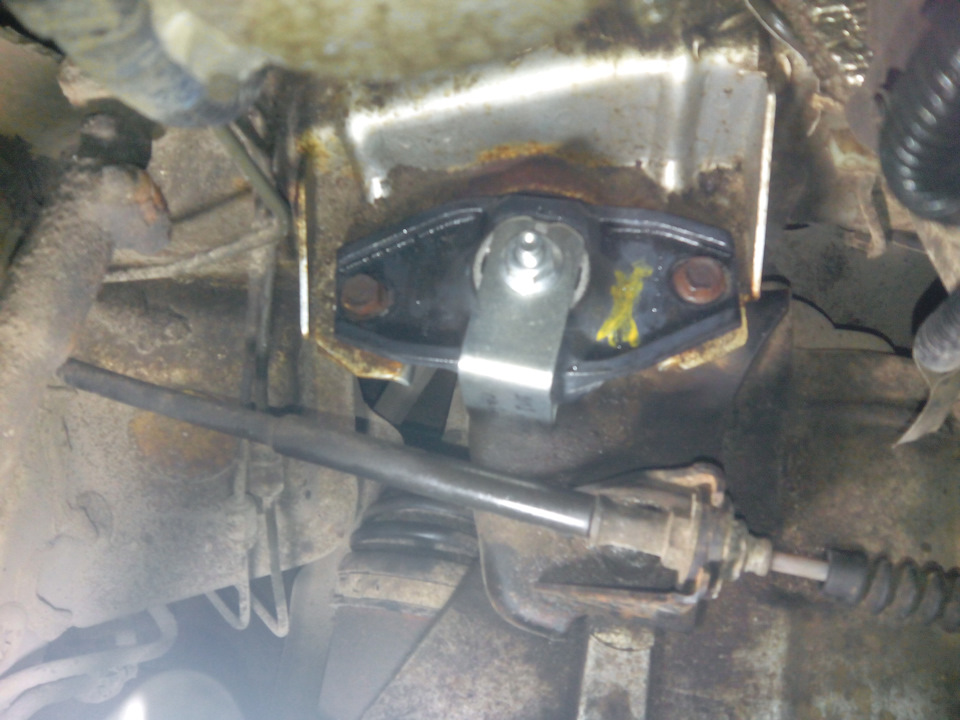 замена подушек и опор двигаьеля — Lada Приора седан, 1,6 л, 2010 года ...
