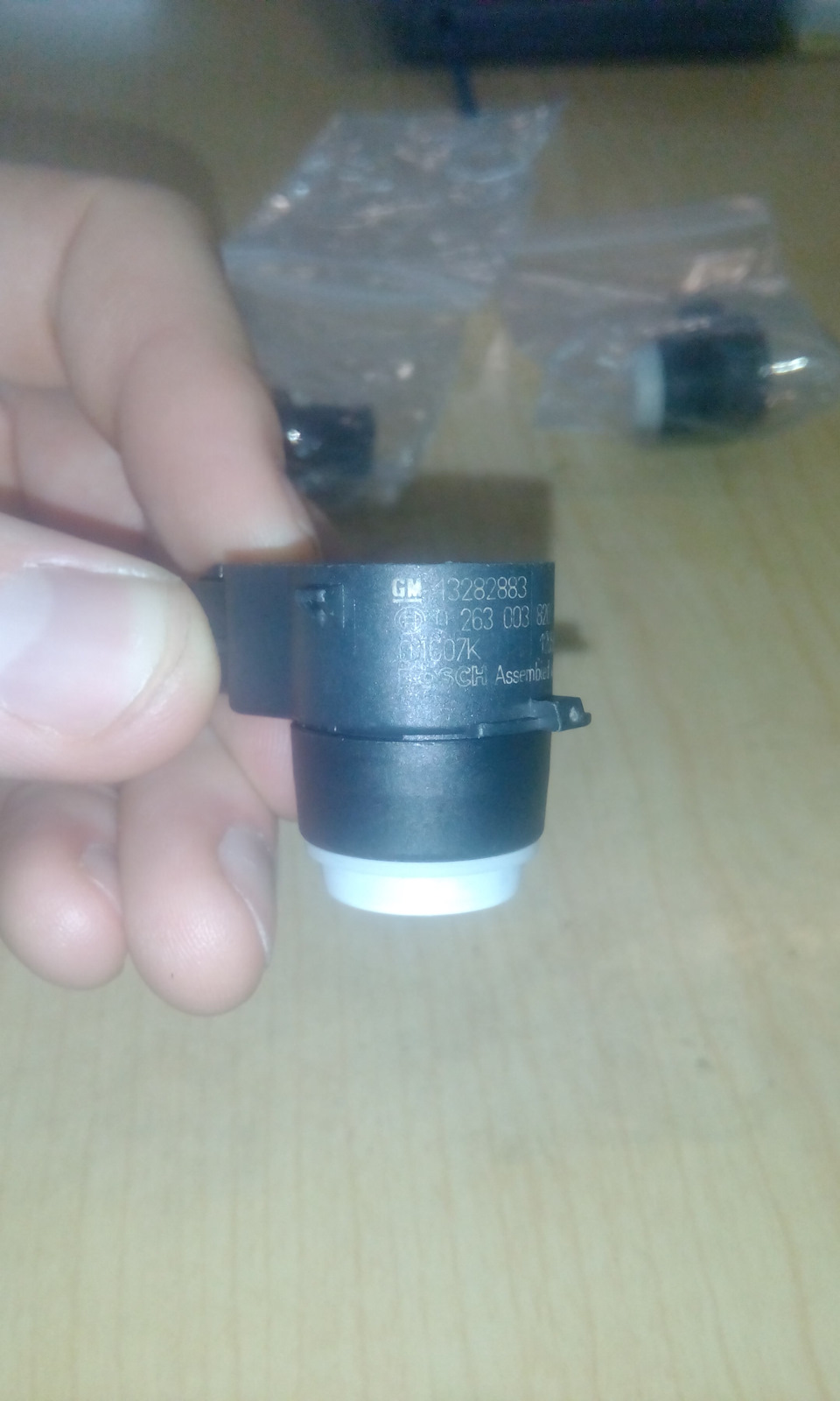 13282883 Датчик парковки (белый) GM | Запчасти на DRIVE2