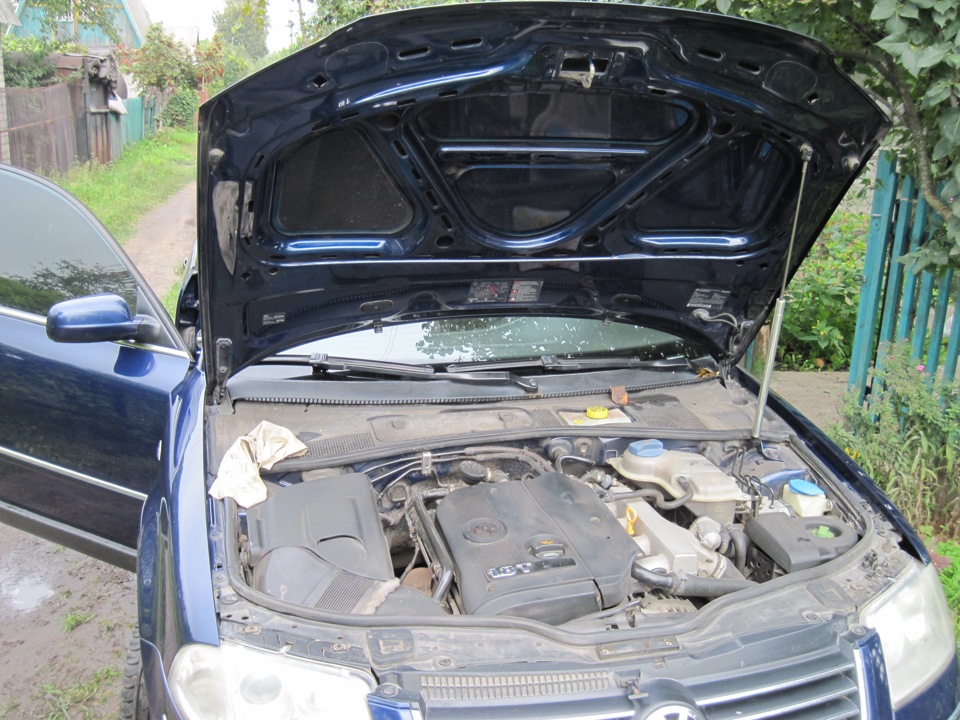 Установка шумки на копот — Volkswagen Passat B5, 1,8 л, 2003 года ...