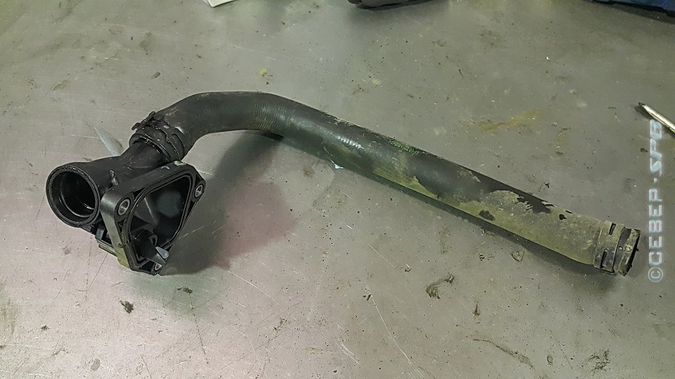 BMW N13 течь ОЖ отводящий патрубок 11537600586 — BMW 1 series (F21), 1 ...