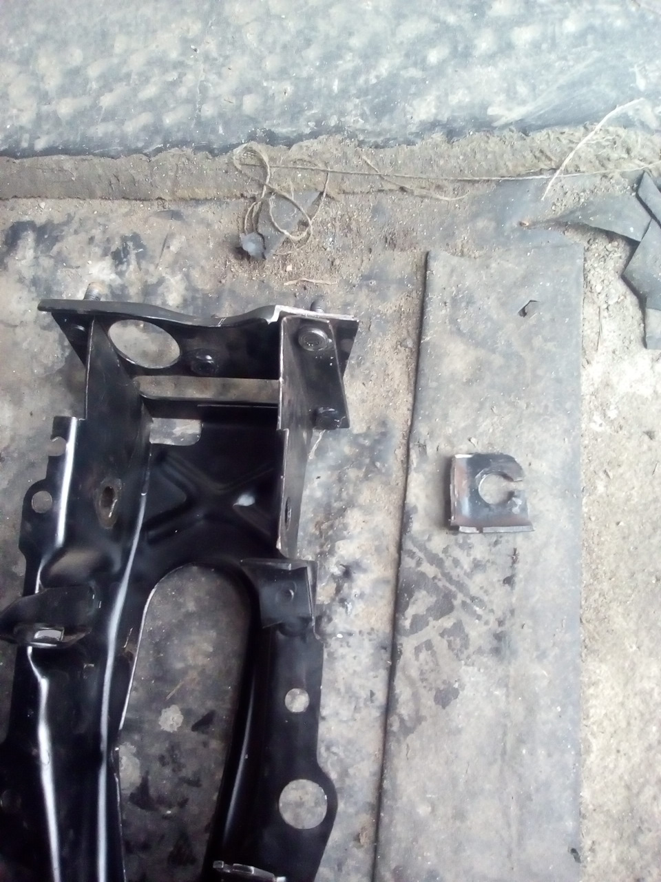 кронштейн троса сцепления — ЗАЗ 1103, 1,2 л, 2006 года | поломка | DRIVE2