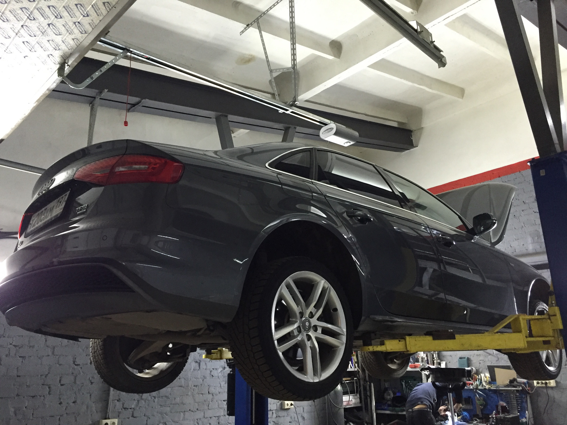 Замена масла, интервал 7500 — Audi A4 (B8), 2 л, 2012 года | визит на ...