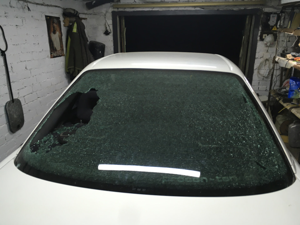 Неудачная замена газлифтов -которая стоила оригинального заднего стекла ...