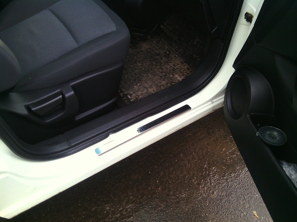 Накладки порога — Nissan Qashqai (1G), 1,6 л, 2011 года | аксессуары ...