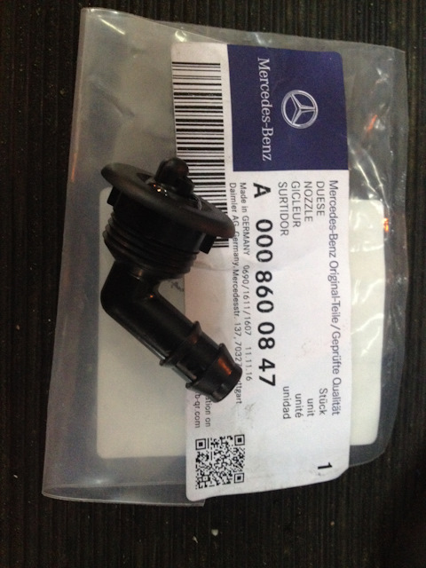 A0008600847 Форсунка омывателя фары Mercedes | Запчасти на DRIVE2