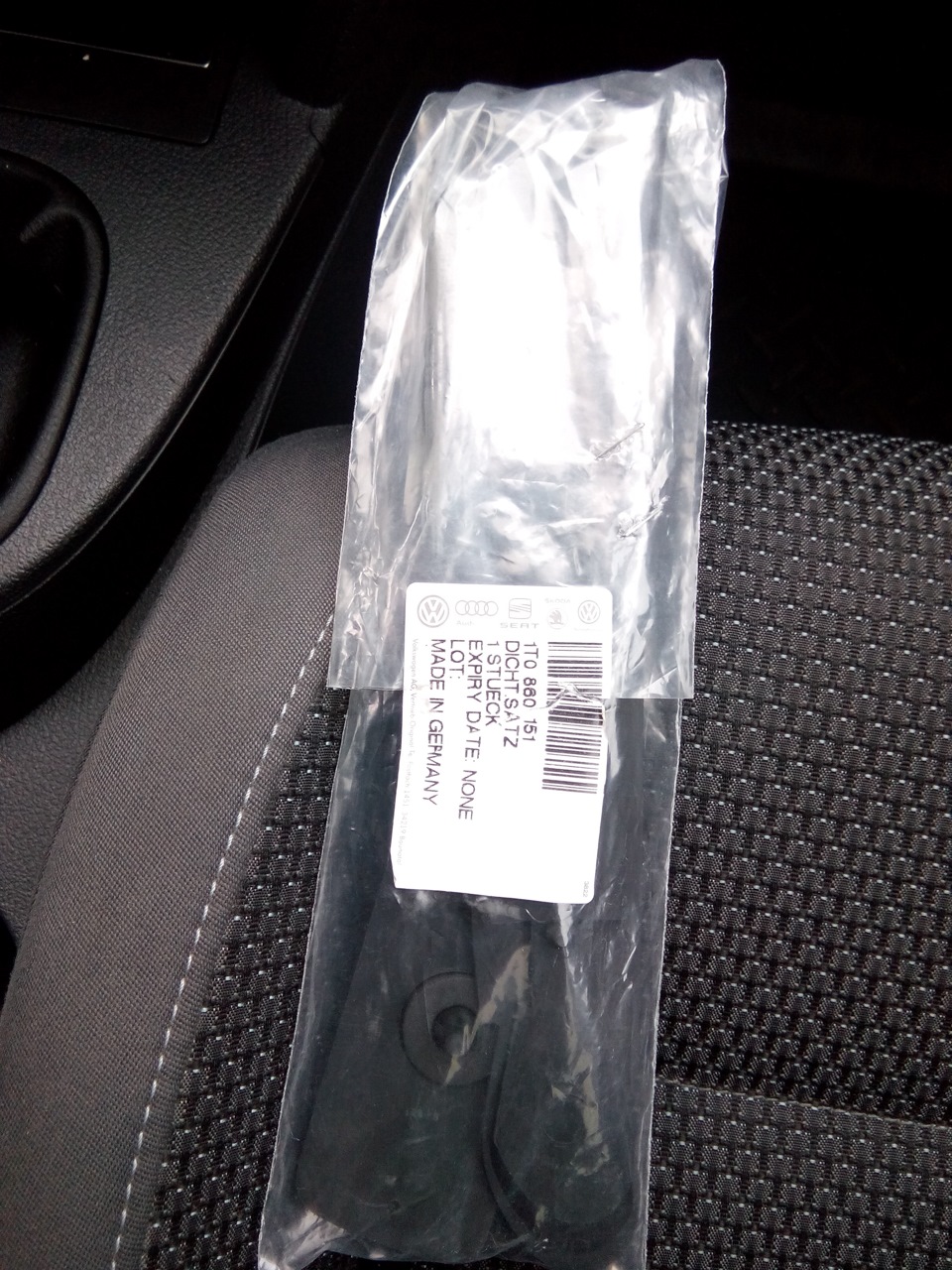 Идеальное авто. Часть 8. Замена уплотнителей релингов, мойка потолка ...