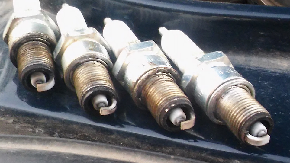 Оцените состояние свечей — Audi 100 (C4), 2 л, 1993 года | плановое ТО ...