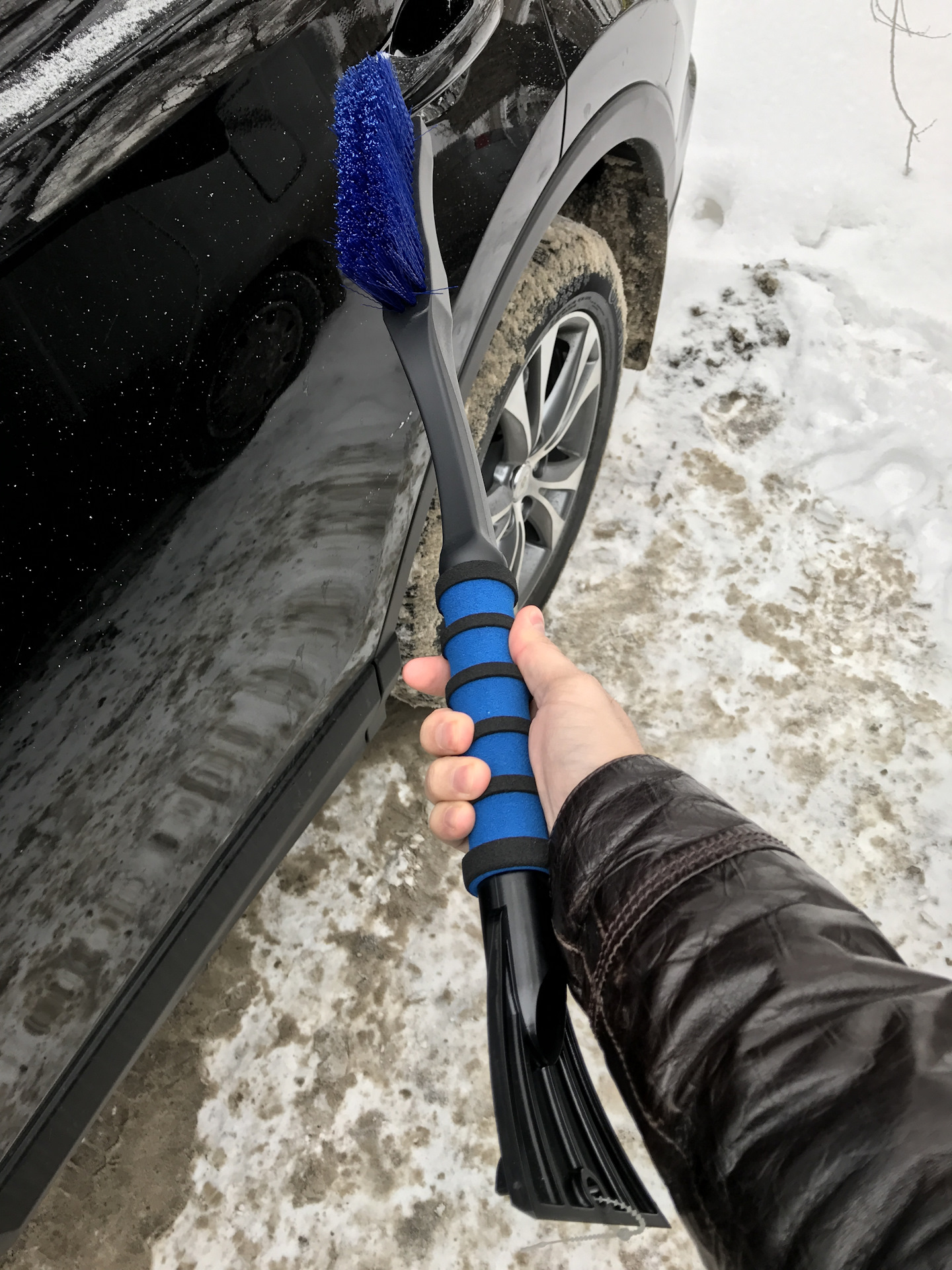 16.Заглушки на петли и новая щетка. — Toyota RAV4 (IV), 2,5 л, 2016 ...