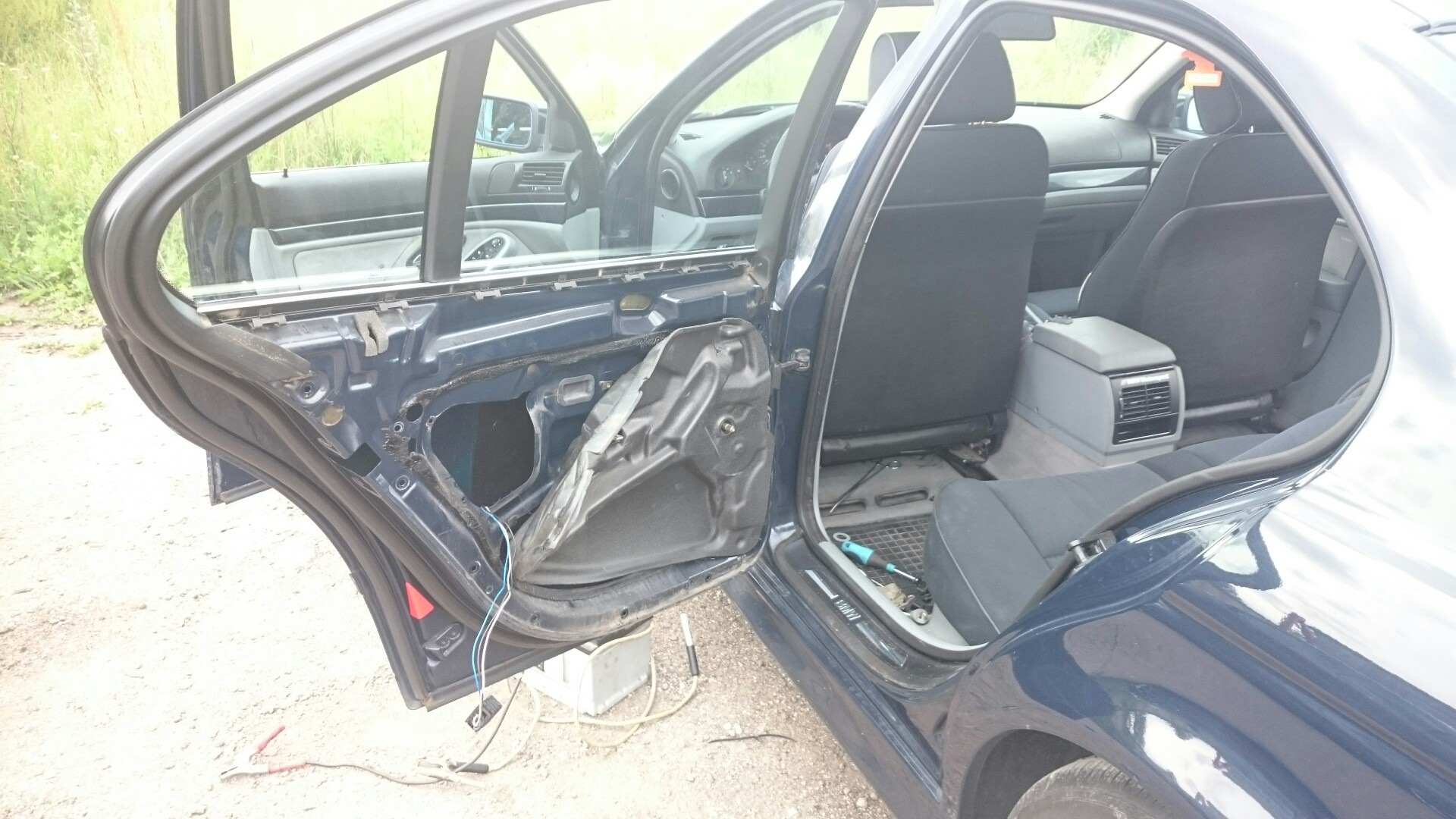 Эл моторчик открывания двери — Bmw 5 Series E39 2 5 л 1997 года