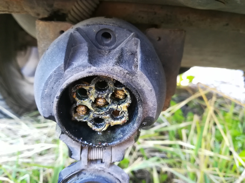 Проводка фаркопа. Снятие для ремонта — Jeep Grand Cherokee (ZJ), 5,2 л ...