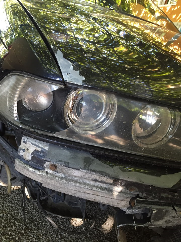 Іщу стекло на праву фару або фара в зборі — BMW 5 series (E39), 4,4 л ...