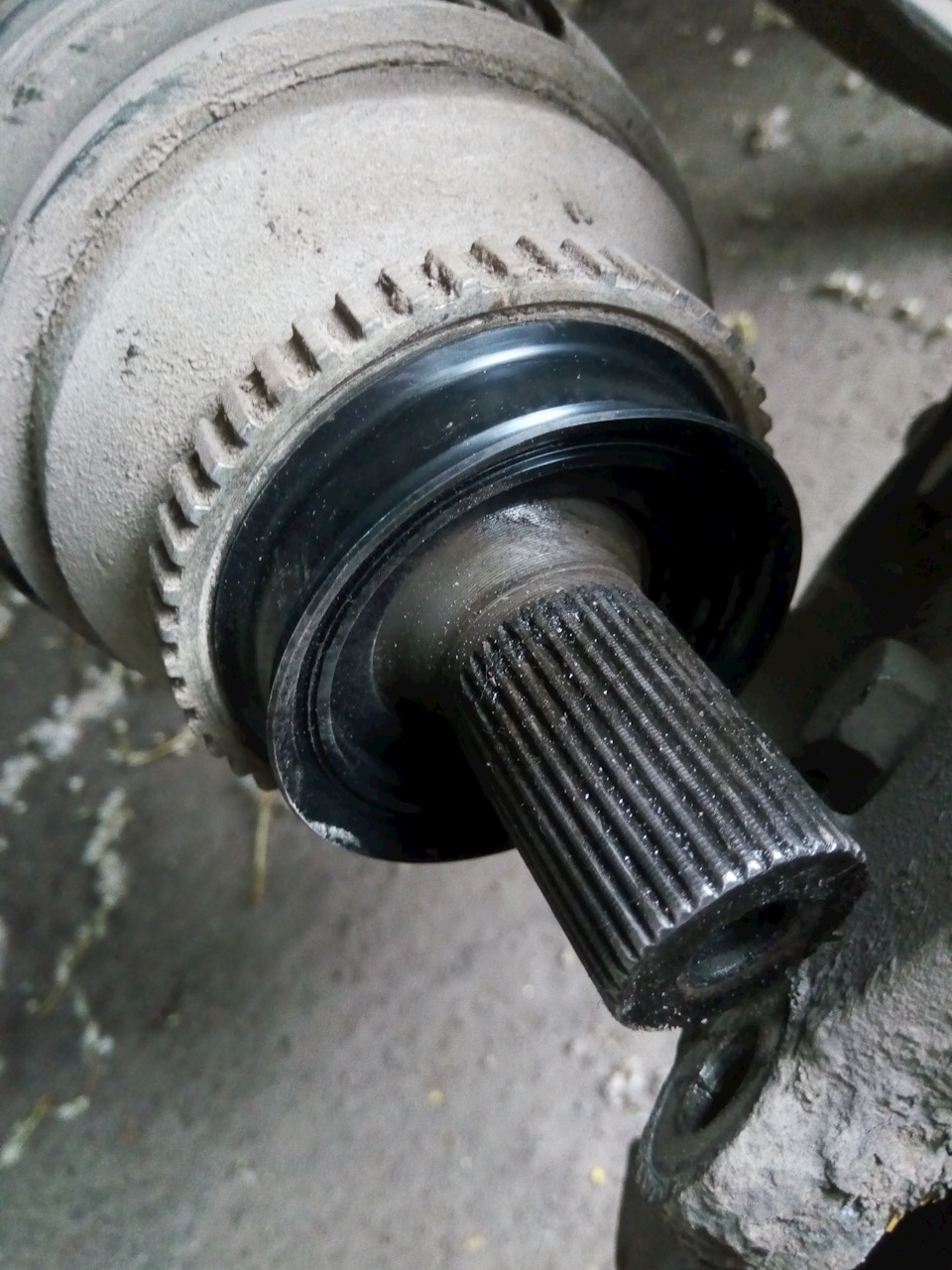 Уплотнения приводов, замена пер.торм.колодок. — Volvo XC70 II, 2,4 л ...