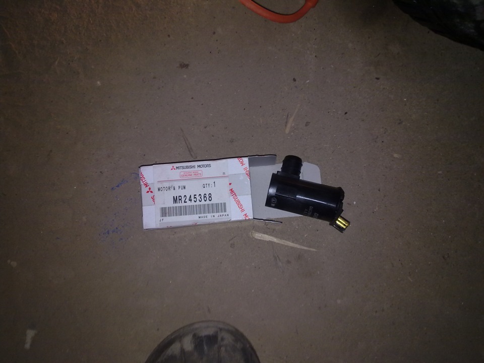 Моторчик омывателя от Lancer. — Suzuki Grand Vitara (2G), 2 л, 2007 ...