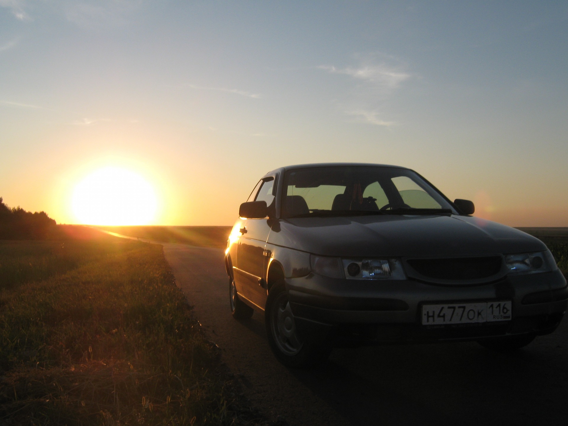 Отпуск в деревне! красивый закат и мой "щенок" — Lada 112 Coupe, 1,6 л ...