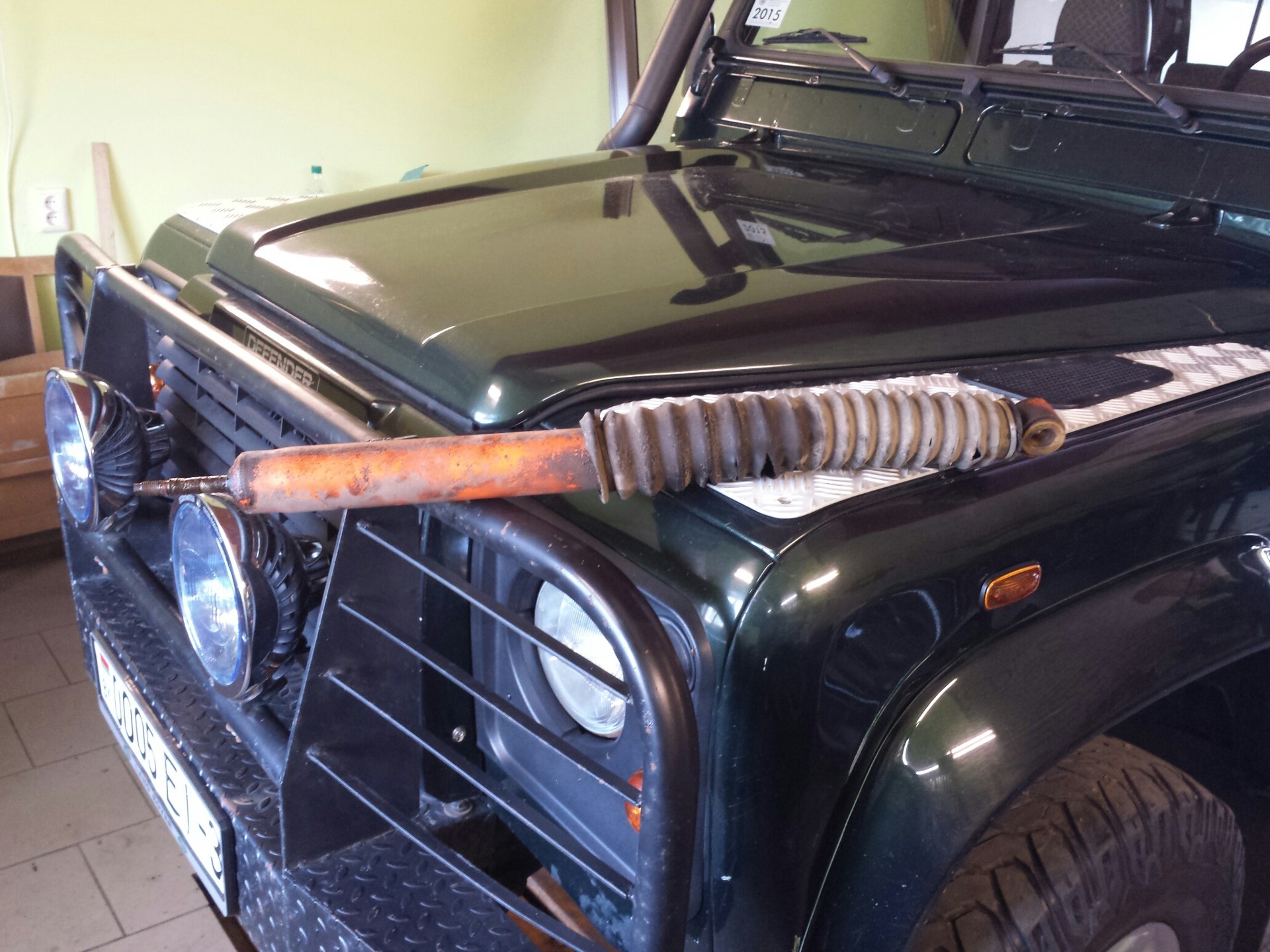 Поменял пыльники на задних амортизаторах — Land Rover Defender (L315 ...