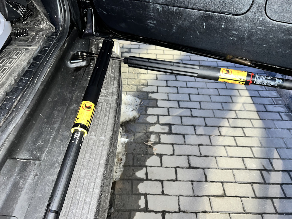 Заменил фиксатор двери багажника… — Toyota Land Cruiser Prado 150 ...