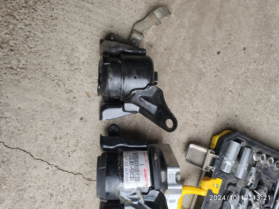 подушки двигателя — Toyota Avensis II, 2 л, 2007 года | расходники | DRIVE2