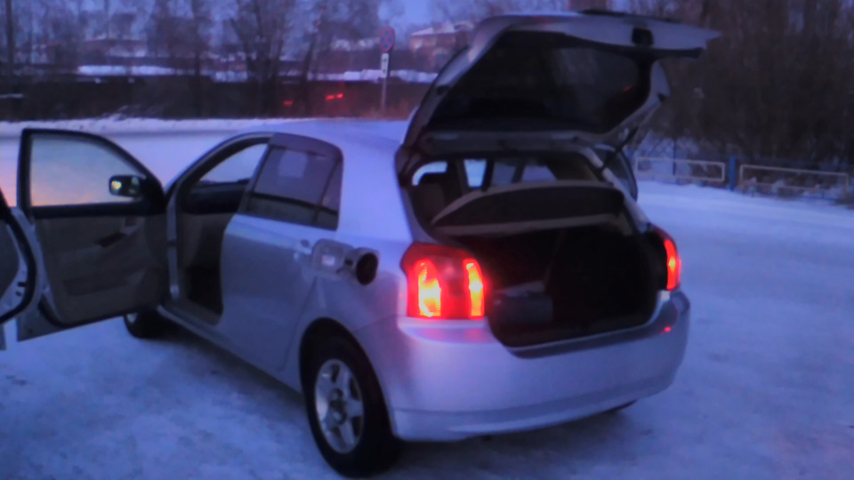 Toyota Corolla Runx 1 5 бензиновый 2001 Серый полторашка на Drive2