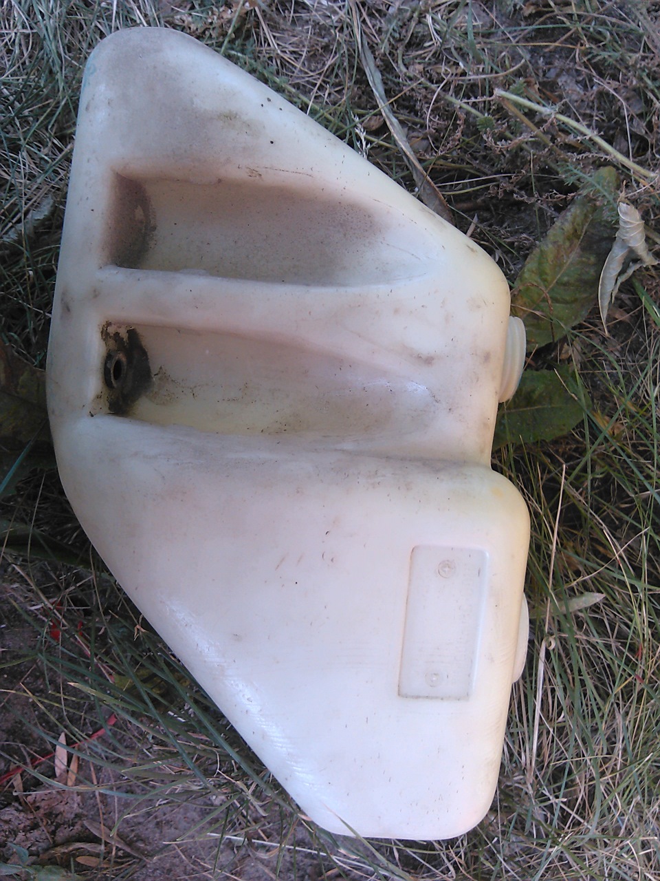 Бачок омывателя — Lada 2115, 1,5 л, 2006 года | своими руками | DRIVE2