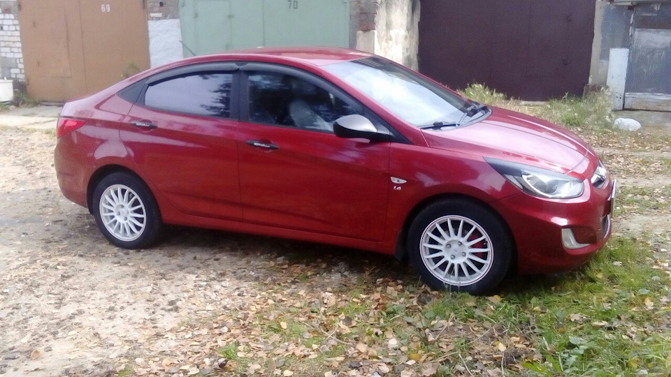 Hyundai Solaris 1.6 бензиновый 2011 | red metallic на DRIVE2