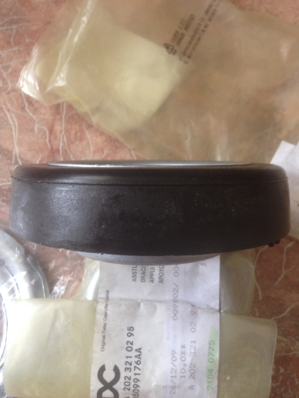 A2023210295 Опора пружины подвески Mercedes | Запчасти на DRIVE2