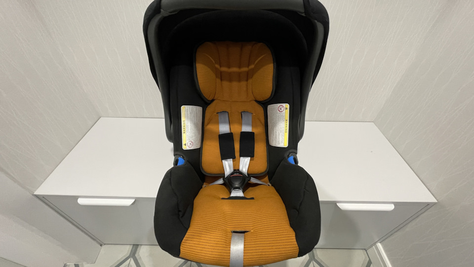 Детское кресло-люлька Audi Britax Roemer Baby-Safe на Audi A6 (C8 ...