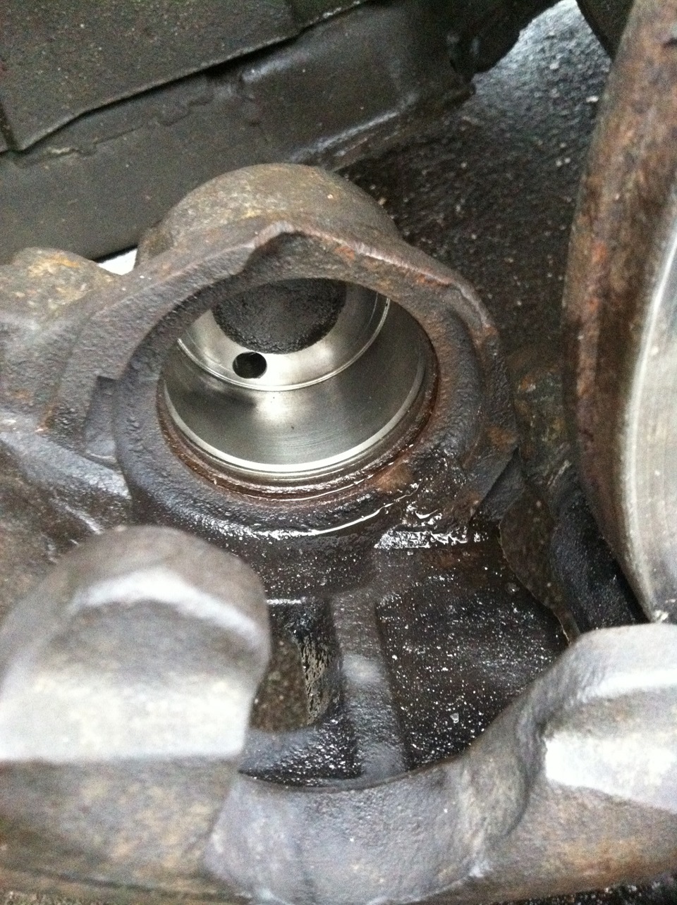 Замена тормозного поршня (ГАЗ рулит) — Mazda 6 (1G) GG, 2 л, 2007 года ...