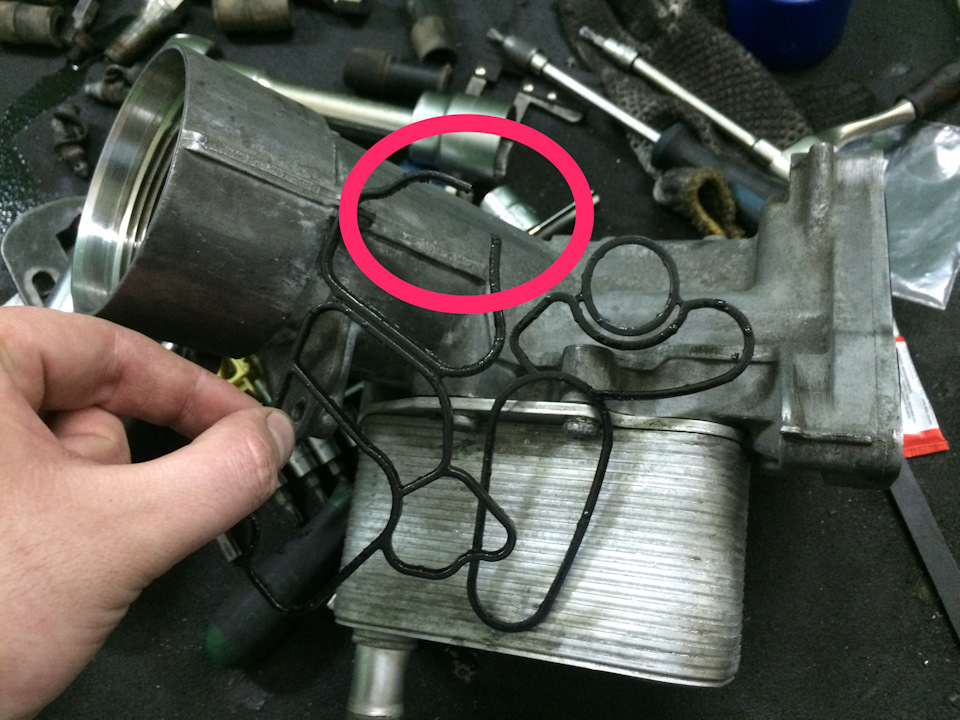 Борьба с подтеками масла!) Замена прокладок масляного фильтра. — BMW 7 ...