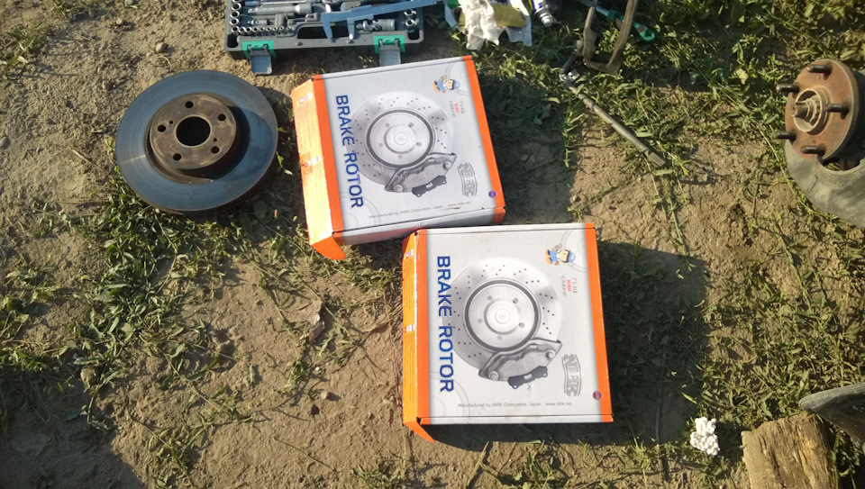 Замена тормозных дисков и бонусом пальцы. — Toyota Camry (XV40), 2,4 л ...