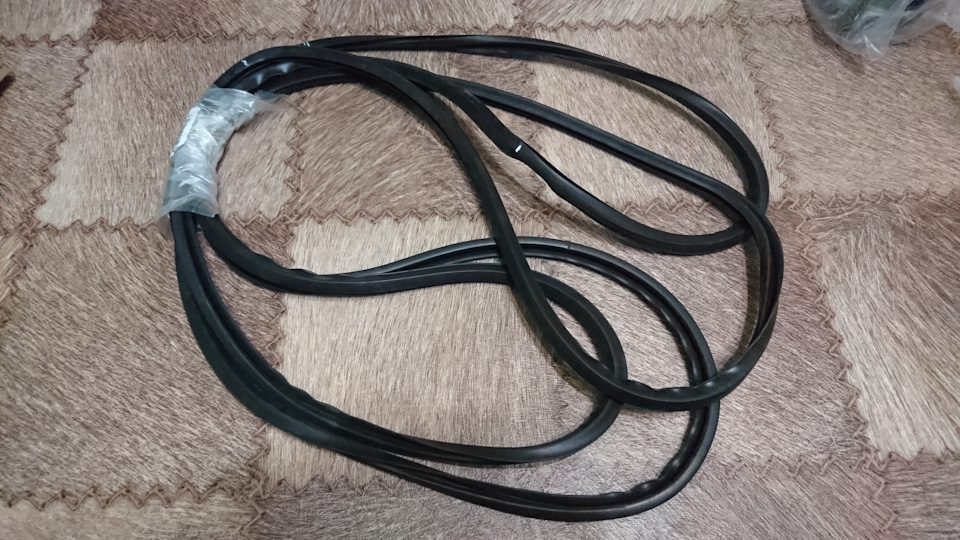 701845121J Уплотнитель лобового стекла / VW T4 91~04 VAG | Запчасти на ...