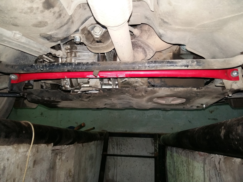 Установка Нижней растяжки и кронштена КПП Лада СПОРТ — Lada Гранта ...