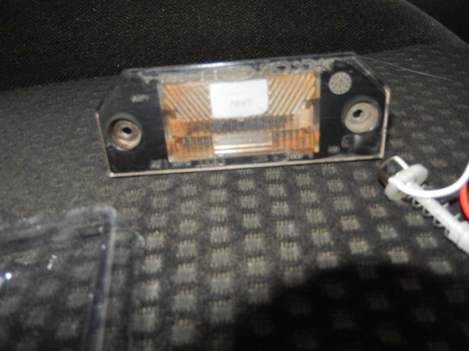 подсветка заднего номера — Ford Focus Hatchback II, 2 л, 2006 года ...
