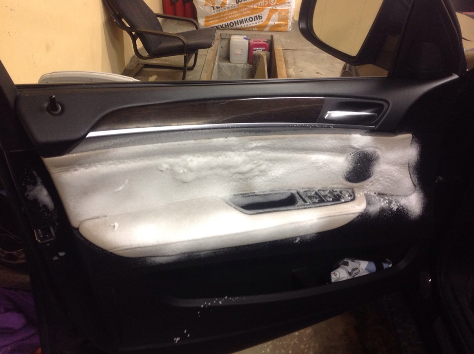 Очиститель кожи2 — BMW X6 (E71/E72), 3 л, 2011 года | мойка | DRIVE2