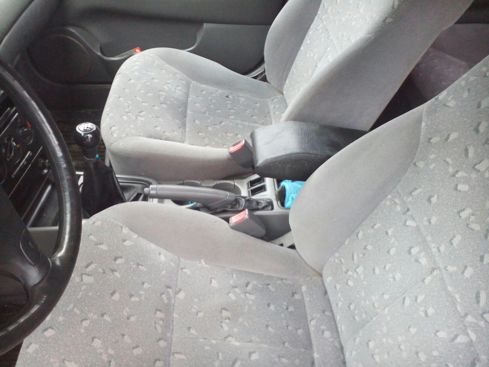 Подлокотник — KIA Spectra, 1,6 л, 2008 года | аксессуары | DRIVE2