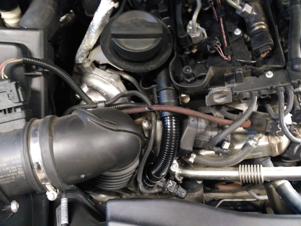 Топливный фильтр и патрубок картерных газов — BMW X1 (E84), 2 л, 2010 ...