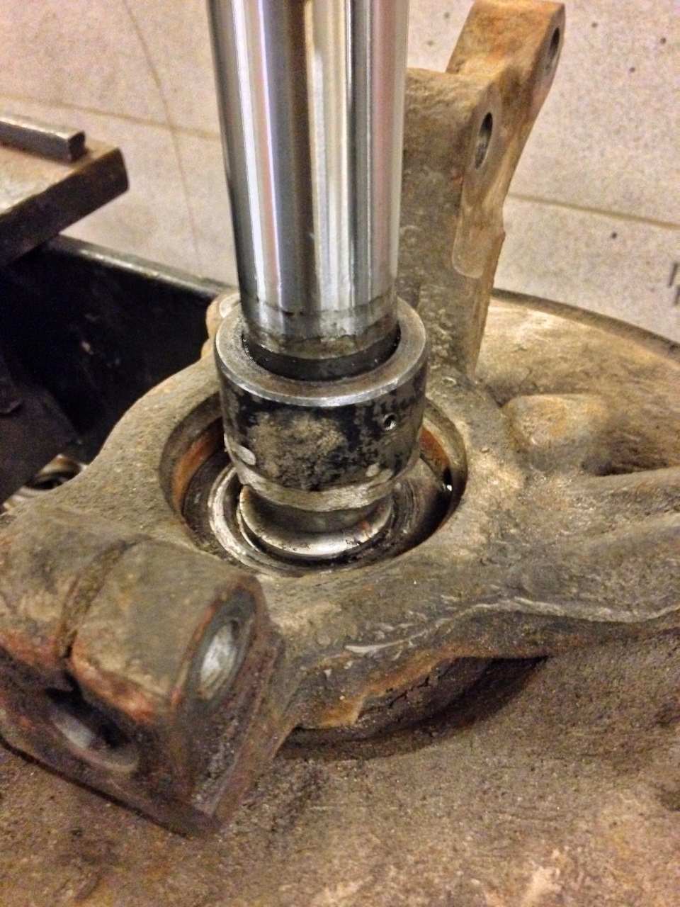 Замена подшипника ступицы на R17327 — Mitsubishi Lancer X, 1,5 л, 2008 ...