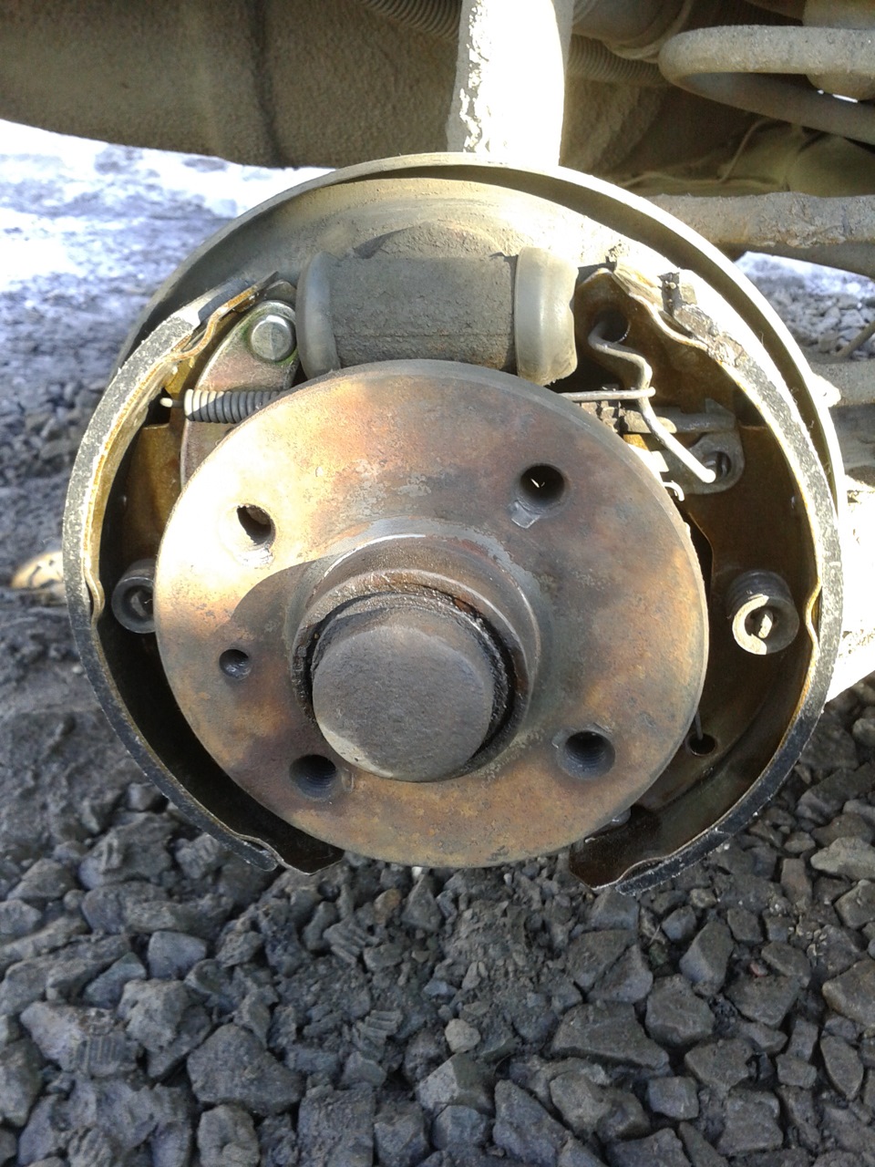 Замена задних тормозных колодок — Daewoo Nexia (2G), 1,5 л, 2006 года ...