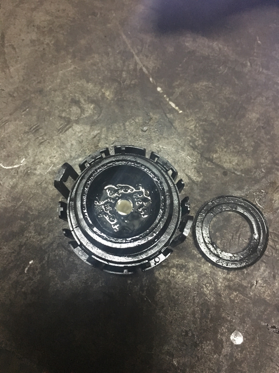 Замена масла и обратного клапана — Volkswagen Passat B6, 1,8 л, 2010 ...