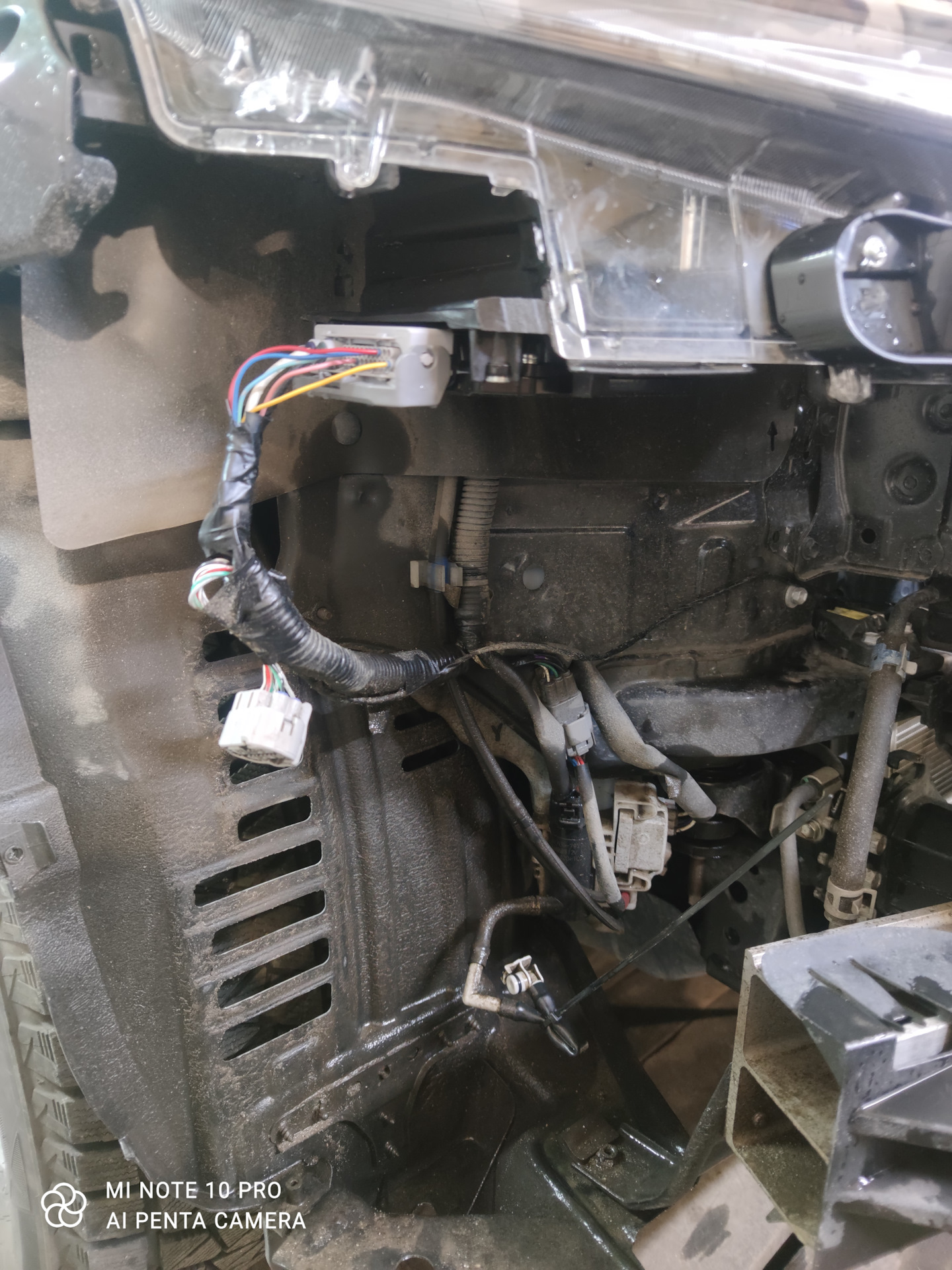 Замена галогенных фар на оригинальный LED — Toyota Land Cruiser Prado ...