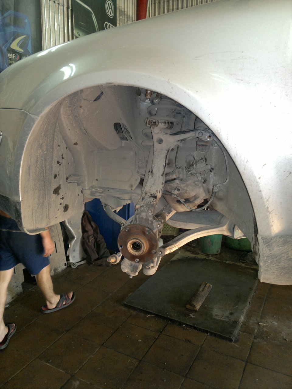Замена подшипника ступицы — Volkswagen Passat B5, 1,8 л, 2004 года ...