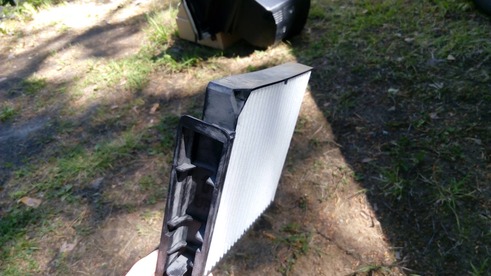 Замена салонного фильтра и чистка испарителя кондиционера — Nissan Note (1G), 1,6 л, 2012 года ...