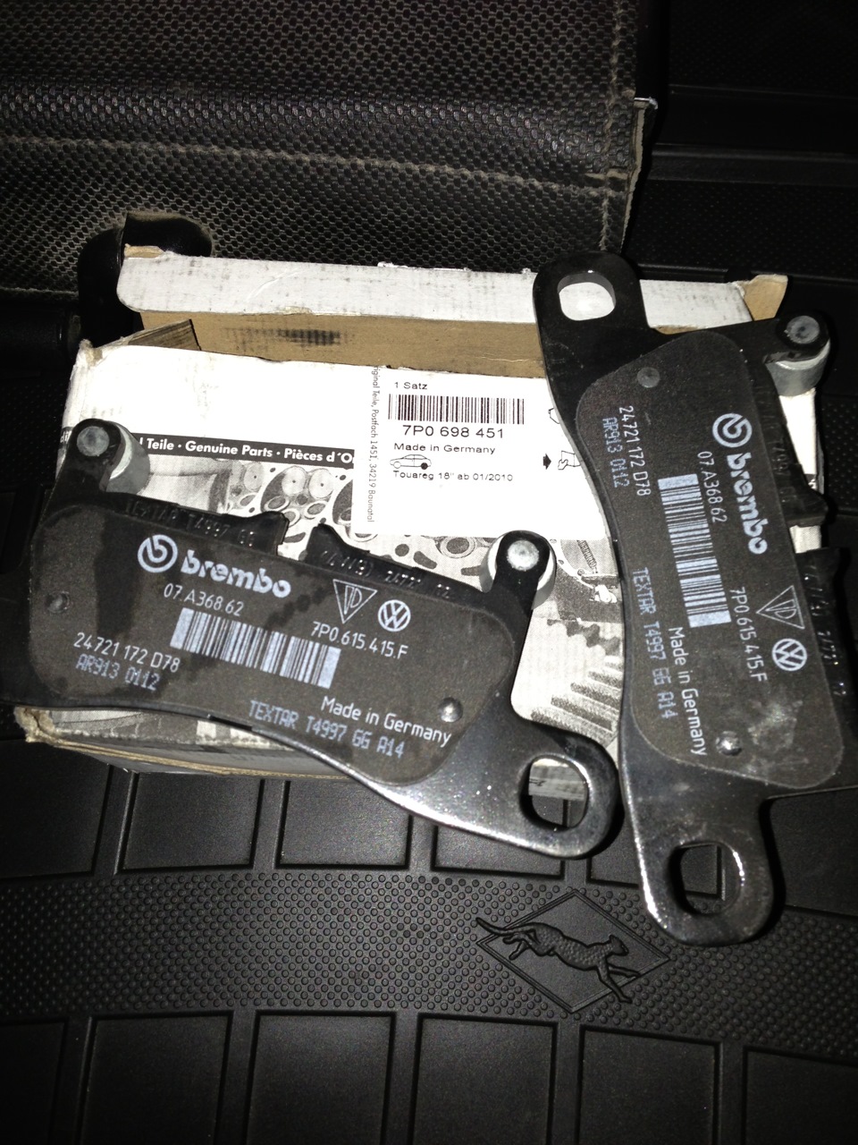 Замена задних тормозных колодок — Volkswagen Touareg (2G), 3 л, 2012 ...