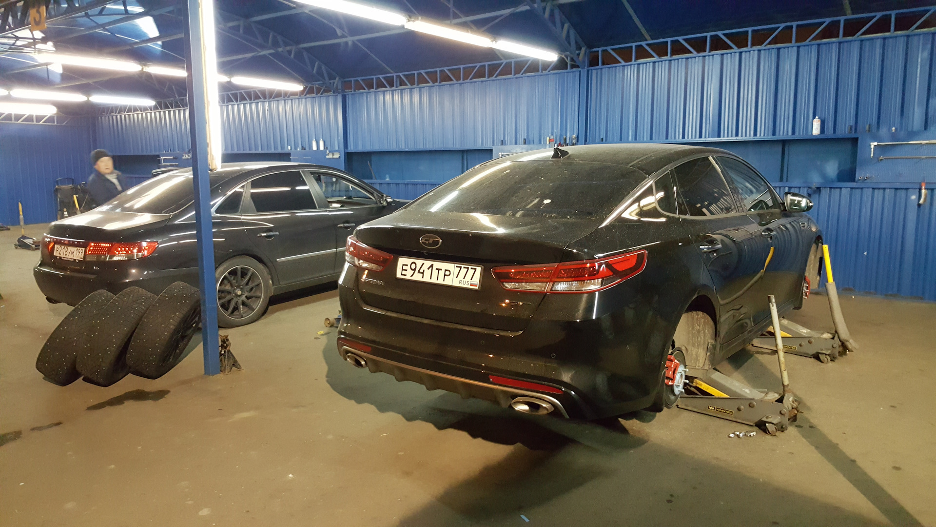 Переобулся (Nokia Hakkapelita R2 235/45 R18) — KIA Optima (4G), 2 л ...