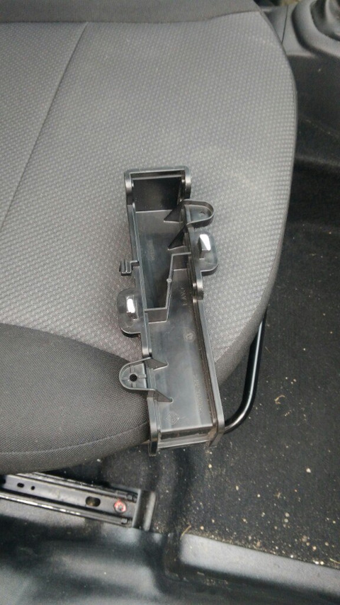 272763745R Крышка фильтра салона RENAULT | Запчасти на DRIVE2